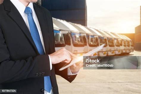 컨테이너 화물 화물선 물류 가져오기 내보내기 배경에 대 한의 글로벌 비즈니스 연결 기술 인터페이스 글로벌 파트너 연결 비즈니스 물류 개념 사물의 인터넷 건설 기계류에 대한