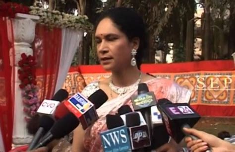 Cctv Footage Shows Naseeruddin Shahs Daughter Heeba Shah Assaulting