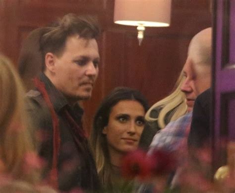 Джонни Деппа заметили на вечеринке в объятиях новой спутницы