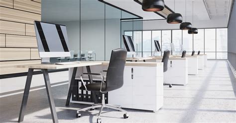 나무로 된 개방형 사무실 내부에는 나무 테이블 컴퓨터 탁 트인 창문 및 회의실이 있습니다 둥근 램프 닫다 3d 렌더링 모형 사진 Unsplash의 사무실 이미지