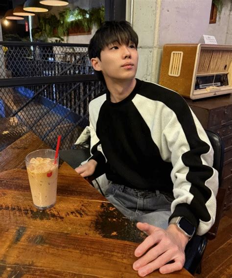 Y2k 나그랑 배색 니트 2c 쇼핑몰 딘 Devn 남자 쇼핑몰 Y2k 나그랑 배색 니트 2c 쇼핑몰 딘 Devn 남자 쇼핑몰