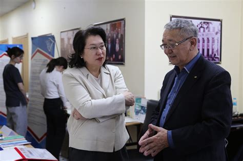 Монгол Д Уранчимэг АУ ны доктор профессор Г Чойжамц Хүний их эмч Эм судлаач Facebook