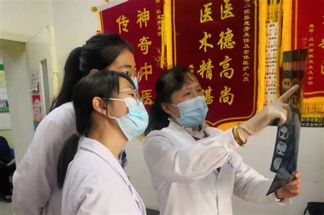 三八 致敬 她”力量丨 甘肃省名中医”张慧芳 中西医结合为癌症患者照亮生命之路 新闻动态 甘肃省第二人民医院西北民族大学附属医院
