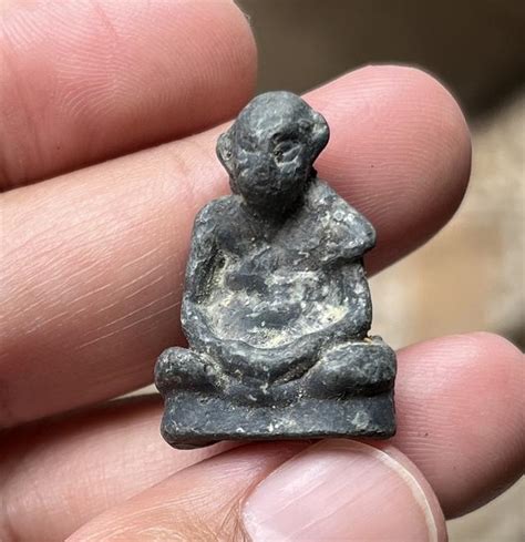 หลวงปู่สุขโพธิ์ทรายทอง Ennxo