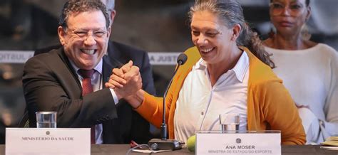 Incentivo à Vacinação Transparência Pública E Políticas Públicas Para