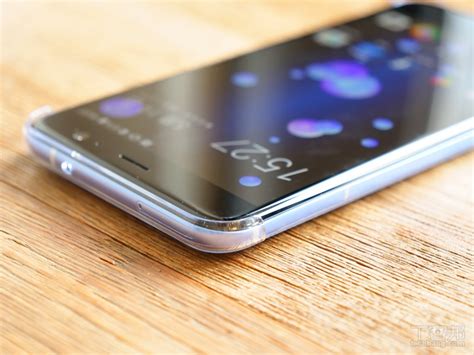 Htc U11 炫藍銀開箱，套上軟的非原廠保護殼也能使用 Edge Sense T客邦