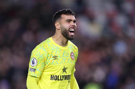 Arsenal Reach Transfer Agreement For Brentford Goalkeeper David Raya