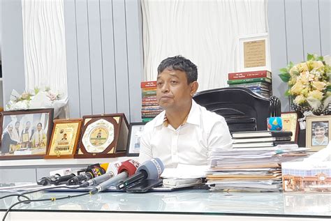 আমরা শুধু ভাতই খাওয়াই না অস্ত্রও উদ্ধার করি ডিবি প্রধান