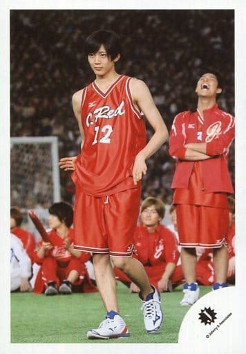 駿河屋 ジャニーズjr長妻怜央ライブフォト・全身・衣装赤・両手腰・体正面17春 中山優馬さん・ジャニーズjr「ジャニーズ大運動会