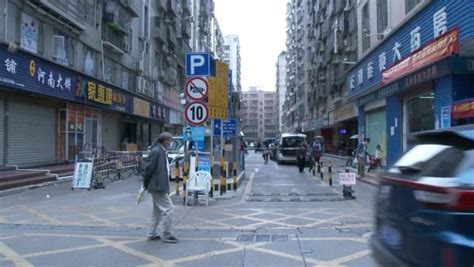 深圳一男子居民楼楼顶坠亡，房东：已居住多年凤凰网视频凤凰网