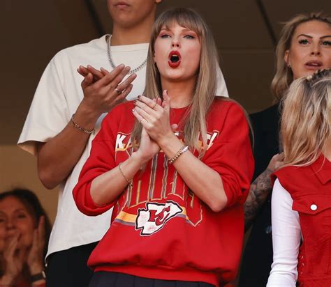 Taylor Swift Friendship Bracelet With Travis Kelces Number Ps Fashion