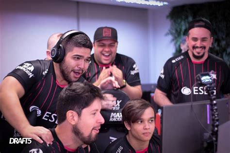 Pelo Grupo B W7m Estreia Com Atropelo Sobre Intzacademy Na Gc Masters