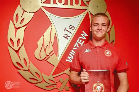 Mateusz Ludwikowski Podpisał Umowę Z Widzewem Łódź