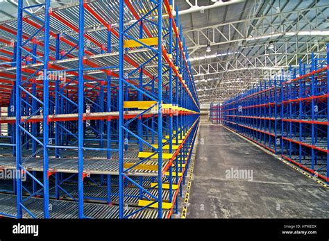 Lager Regale Lagerung, Metall, Paletten-Regalsystem Stockfotografie - Alamy