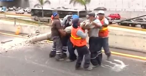 Miraflores Poste Caído En Vía Expresa Luis Bedoya Reyes Continúa