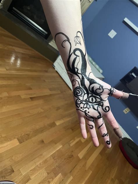 My Daughter Made Her Own Version Of Feyres Tattoo Racotar