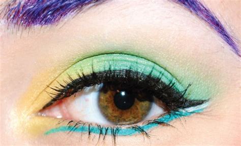 Blue Streak Eye Makeup Colorful Eye Makeup Colored Eyeliner