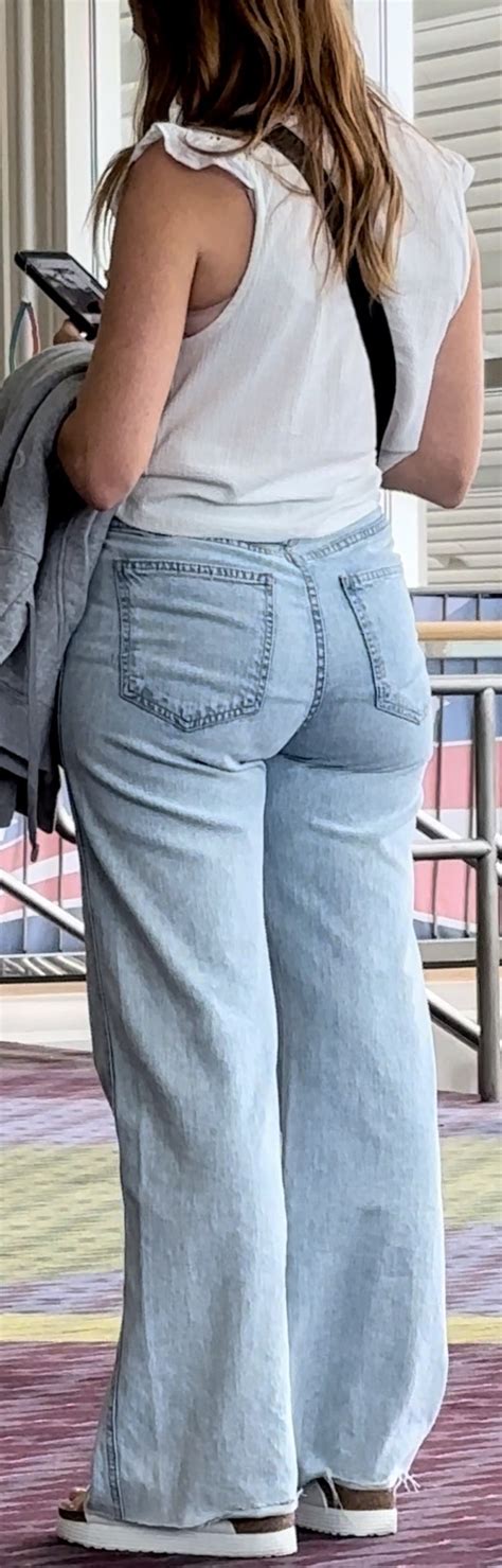 Airport Candids Hot Milfs Big Butts Crossed Leg Tumbex