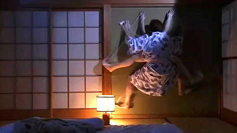 女人因为滥杀蜘蛛，被蜘蛛报复诅咒，变成八条腿的蜘蛛女 Youtube