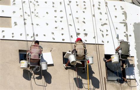 10 многофамилни жилищни сгради в Благоевград със сключени договори за саниране Новини от