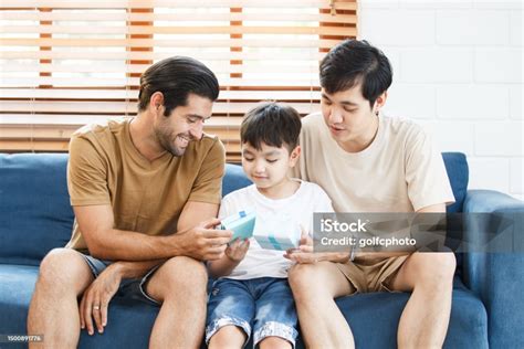 Lgbtq 게이 가족과 입양된 아들 가족에 대한 스톡 사진 및 기타 이미지 가족 다민족 그룹 다양성 Istock