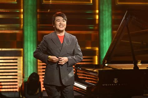 郎朗做客美国综艺《吉米今夜秀》现场演奏钢琴 凤凰网