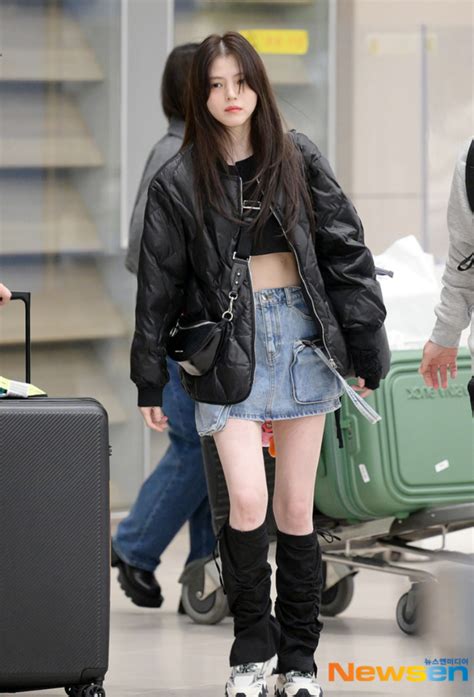 한소희 공항패션 지오다노 경량패딩 찰스앤키스 가방 휠라 운동화 가격 정보 네이버 블로그