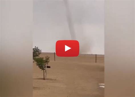 Meteo Cronaca Diretta Video Kuwait Spaventoso Tornado Bianco E Poi