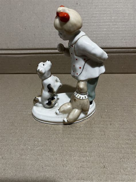 Статуетка фарфорова Дівчинка з собачкою 600 грн Колекціонування Тернопіль на Olx