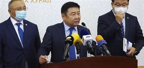 Д Ганбат Нэр бүхий гишүүдийг эгүүлэх татах асуудал яригдаж байгаа юм билээ