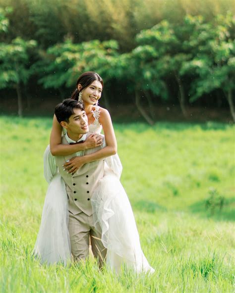 南丘綠窩婚紗｜h＋維維 婚紗攝影 燦爛笑容 仙女棒 愛情的魔力總能讓人忍不住笑出來， 今天拍攝這組婚紗照時， 我看見了這對新人最真實、最