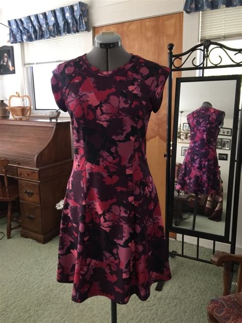 McCall S Misses Miss Petite Sleeveless Or Raglan Sleeve Fit And Fla
