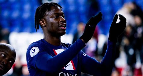 🚨 Psg El Chadaille Bitshiabu File à Leipzig Officiel