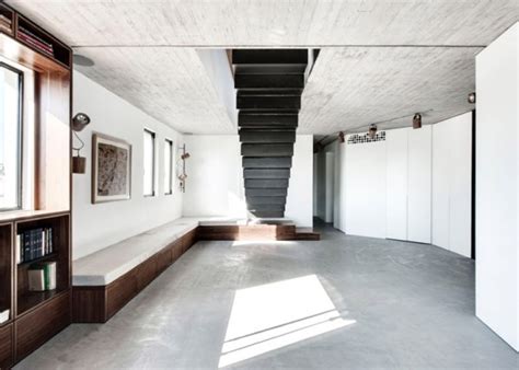 Toledano Architects Inserts Steel Staircase Into Tel Aviv Penthouse