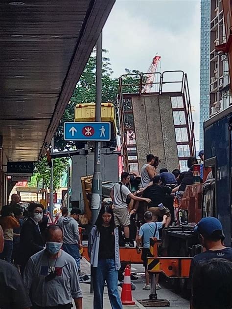 九龍城富豪東方酒店對開有拍攝場地升降台倒塌 至少7人傷1人昏迷更新