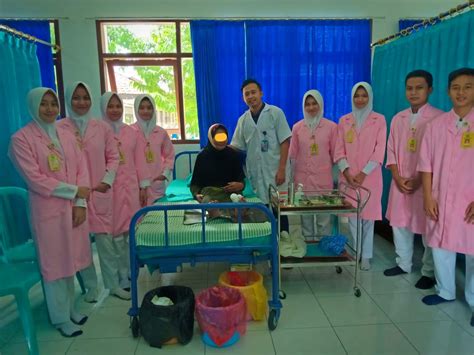 Demo Klasikal Dan Lab Perawatan Luka Modern Sebagai Mata Kuliah Unggulan Prodi D3 Keperawatan