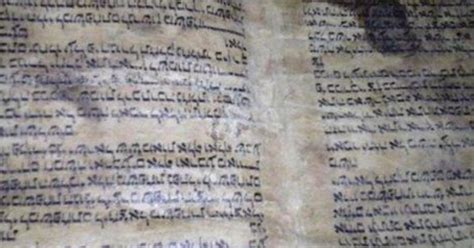 احباط ببيع نسخة توراة عمرها 600 عام مكتوبة على جلد حوت وكالة قدس نت