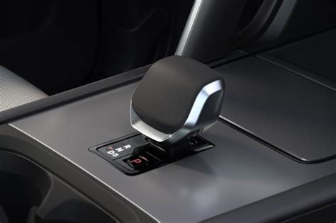 랜드로버 디스커버리 스포츠 부분변경 모델 출시 가격이 7천만원대 바뀐부분은