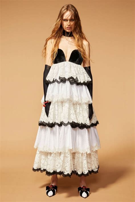 罗伯特卡沃利 Roberto Cavalli 2024早春度假系列Lookbook 天天时装 口袋里的时尚指南