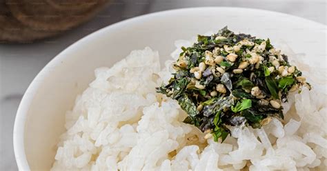 쌀과 채소로 가득 찬 흰 그릇 사진 Unsplash의 김 이미지