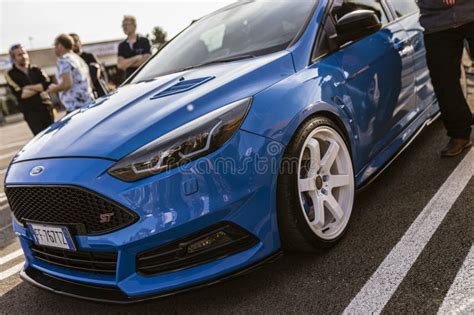 Tuned Ford Focus St Showing Sporting Potential In Vibrant Blue