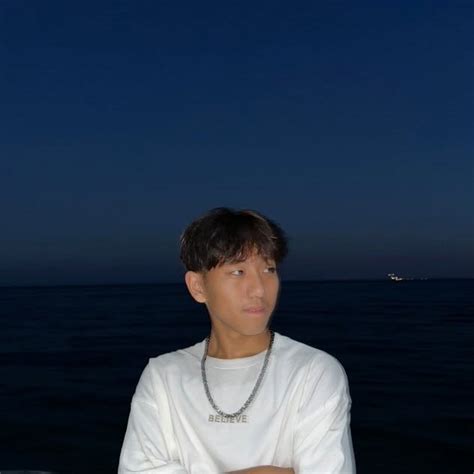 元竣 Yj 0123 • Threads Say More