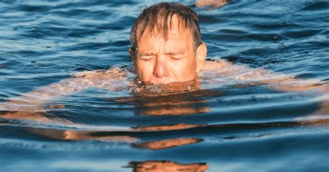 De Verkwikkende Wereld Van Zwemmen In Koud Water