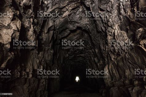 브리티시컬럼비아 주 캐나다 록 키 산맥의 코 퀴 한 라 캐니 언 주립 공원에 있는 오셀로 터널 1 개 0명에 대한 스톡 사진 및