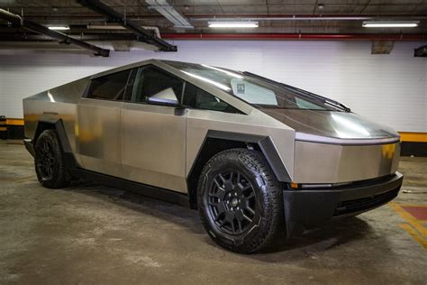 VÍdeo Testamos A Primeira Tesla Cybertruck Do Brasil Ao Lado De