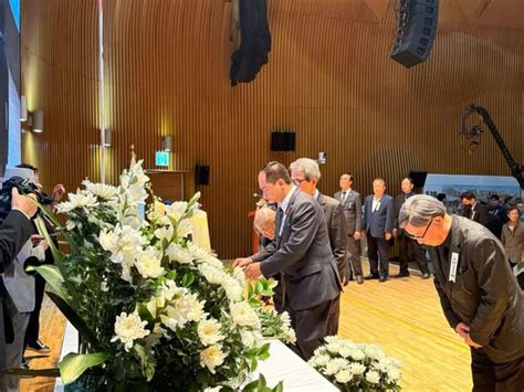 တောင်ကိုရီးယားနိုင်ငံ ဆိုလ်းမြို့တော်ခန်းမတွင် ကျင်းပသည့် 5 18 ဂွမ်ဂျူးဒီမိုကရေစီတော်လှန်‌ရေး ၄၅