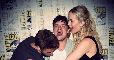 헝거게임 리암 헴스워스 제니퍼 로렌스 허리에 나쁜 손