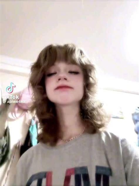 Pin By Рюш😨 On Mbb Pretty Hairstyles Model Poses Pretty People