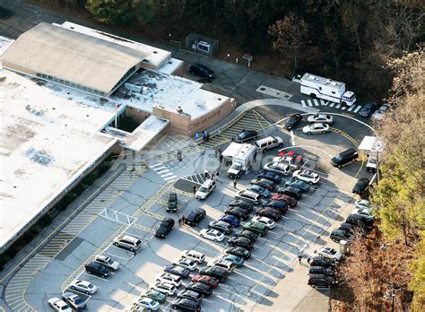 米小学校乱射事件、緊迫の緊急電話音声が公開 遺族の反対も 写真1枚 国際ニュース：afpbb News