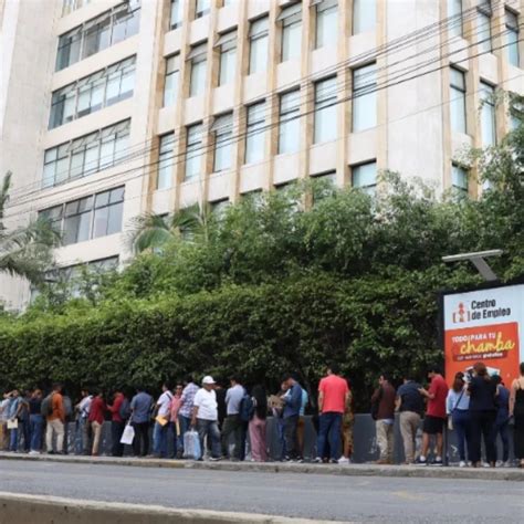 Lima celebra a Shakira por su cumpleaños con mensajes en banners por toda la ciudad Infobae